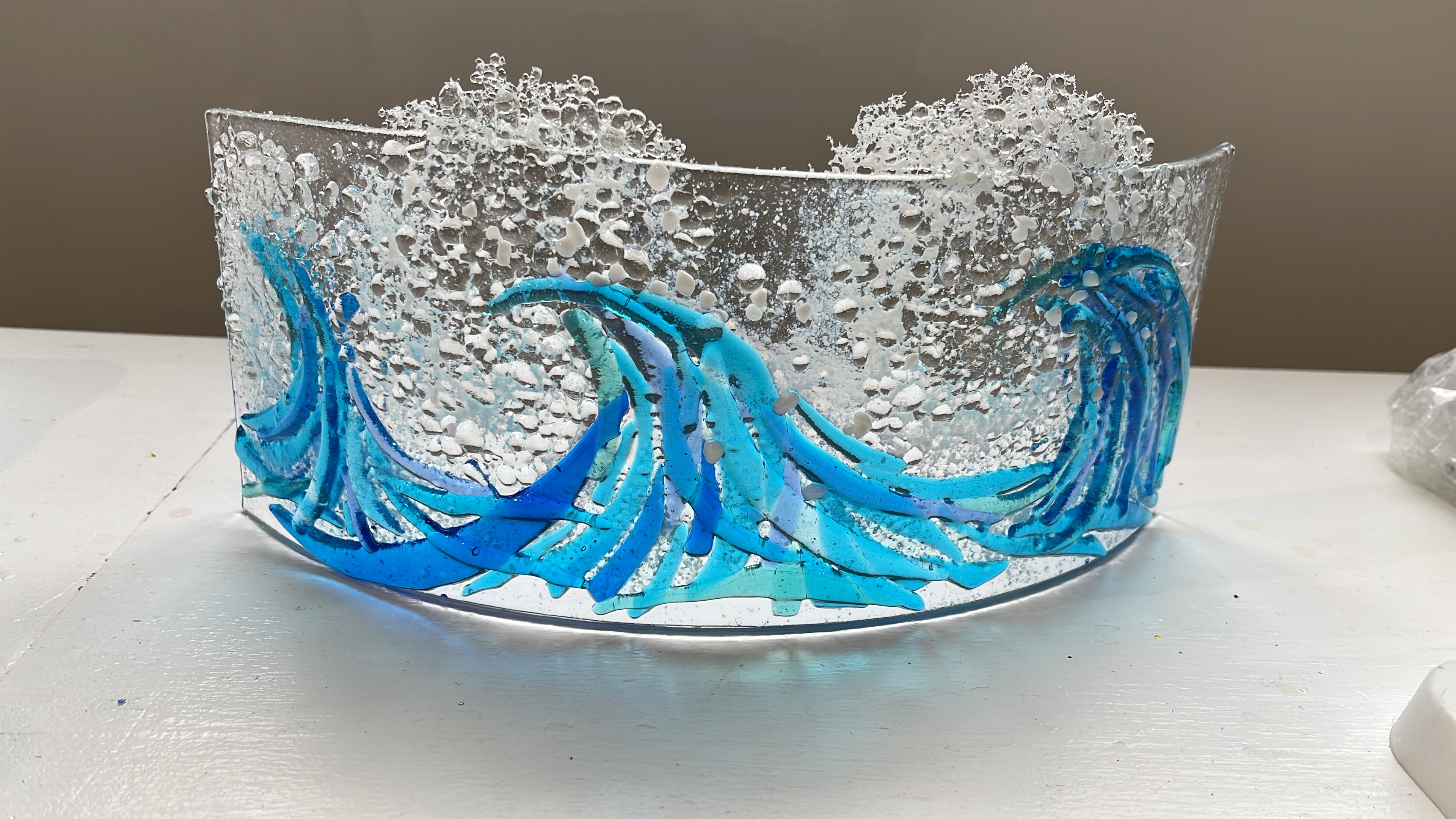 Rolling wave curved panel – Studio Shards