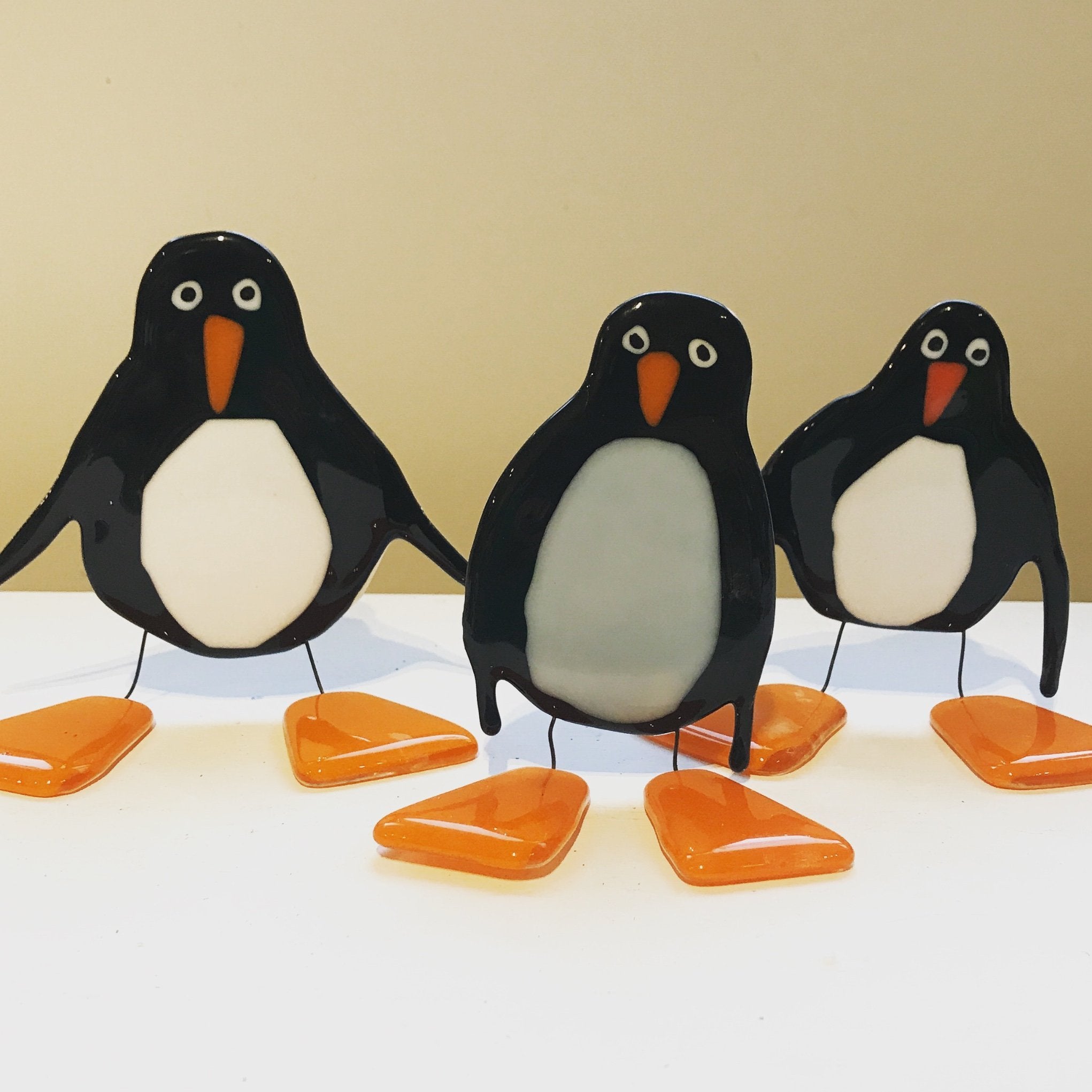 Glass Penguin free-standing – Studio Shards